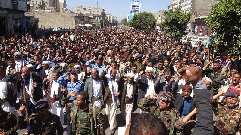 مسيرة حاشدة بذمار تحمّل أمريكا مسؤولية احتجاز سفن الوقود يمني برس